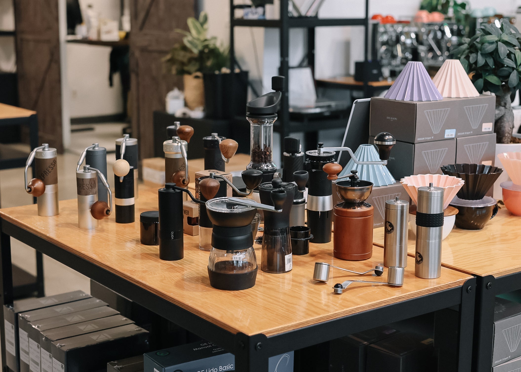 Top 6 Hand Coffee Grinders for Every Budget (2025 Update) – Coffee Addicts